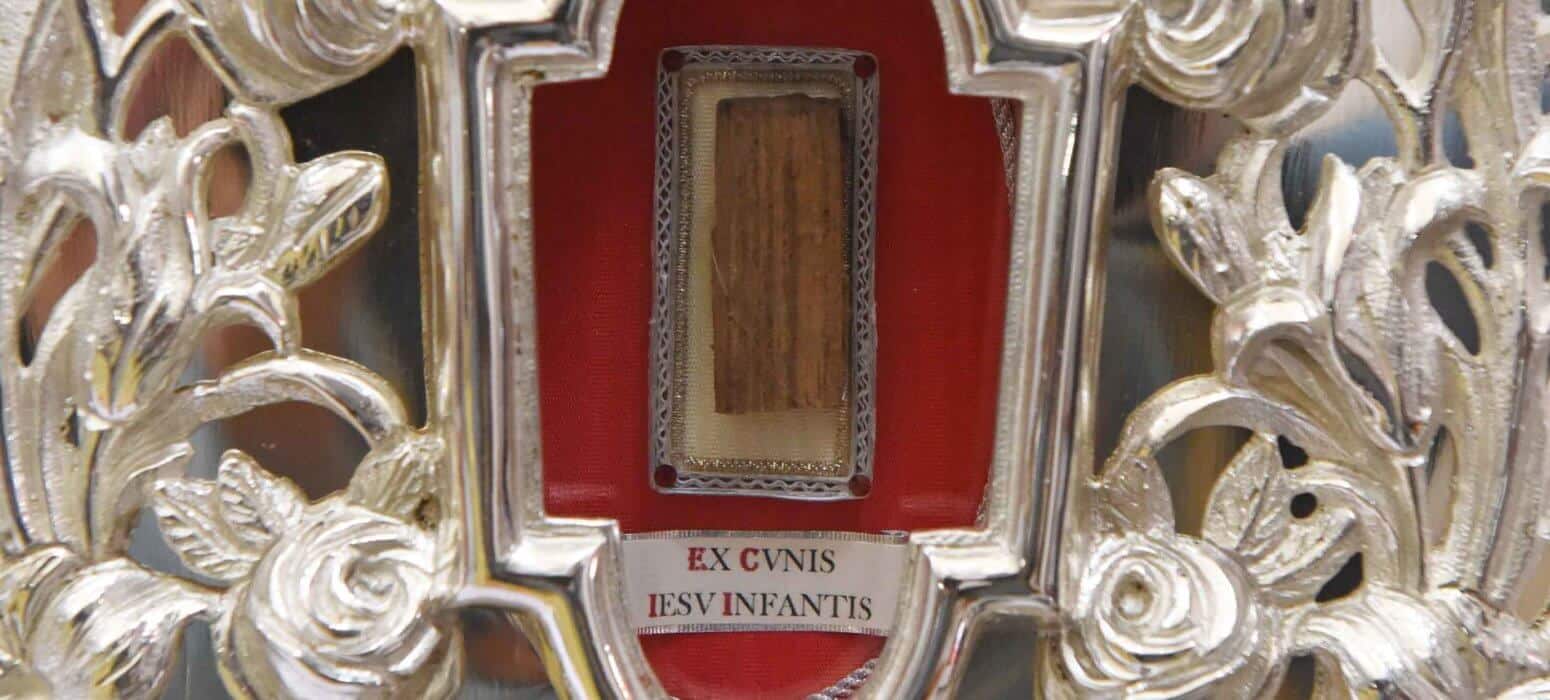 Pope returns part of relic of Jesus' crib to Holy Land - Archdiocese of ...